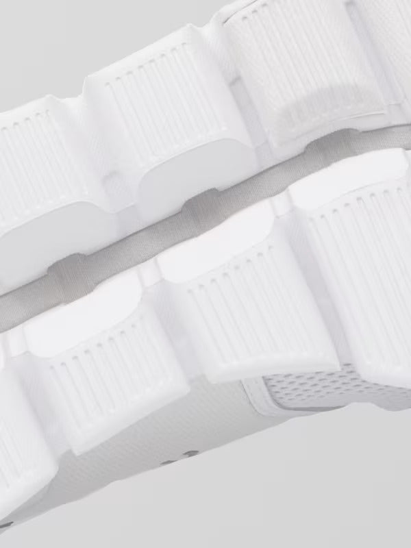 On Helion™ Collection – RUNNERS SPORTS